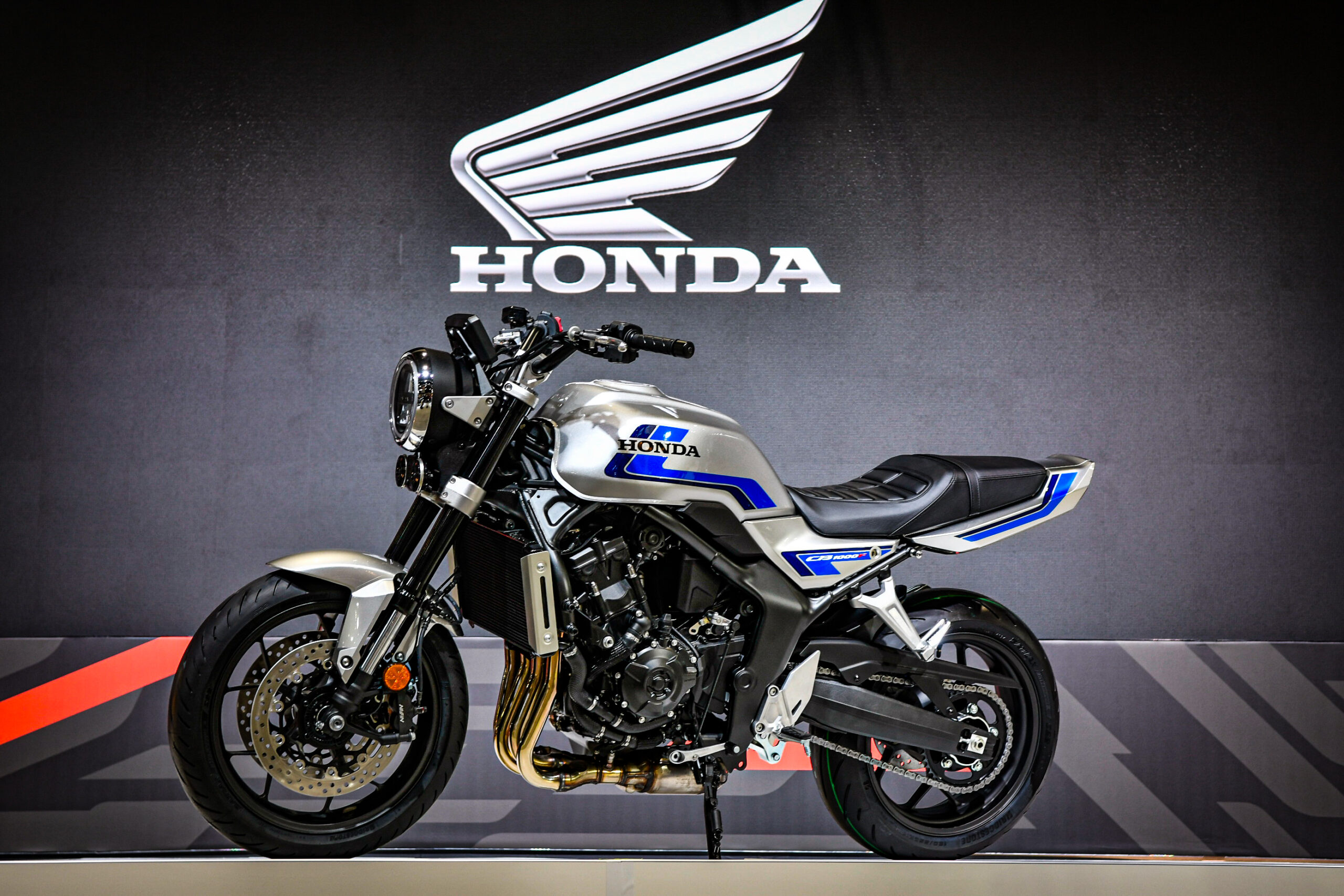 【世界初】新時代『CB』の序章……Honda『CB1000F Concept（コンセプト）』をモーターサイクルショー2025でお披露目！